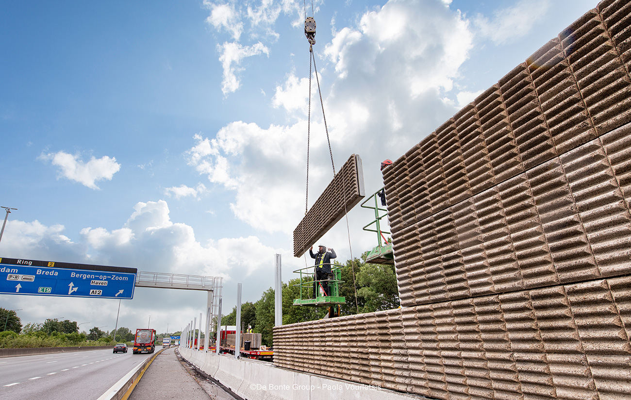 Geluidsabsorberende REBLOC-panelen ingeschakeld tijdens werken ...